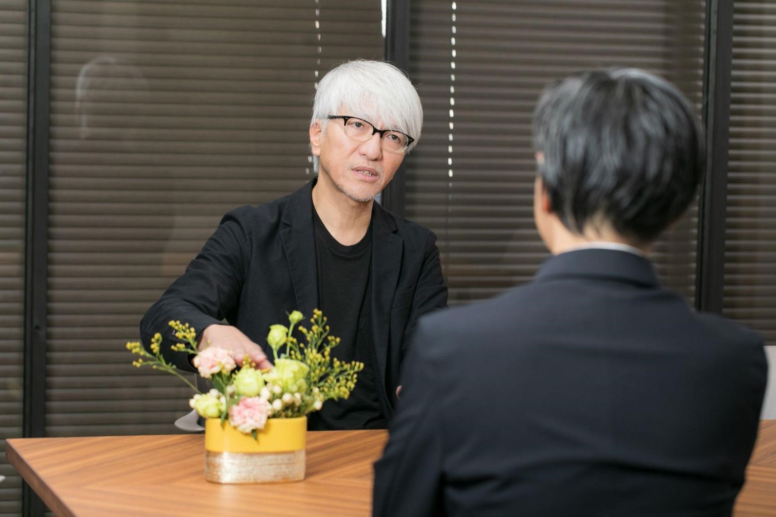 板ガラス産業で「異色」の業態確立 株式上場を果たしたOOKABE GLASSの代表が語る新規事業のハジメカタ | データで越境者に寄り添うメディア データのじかん